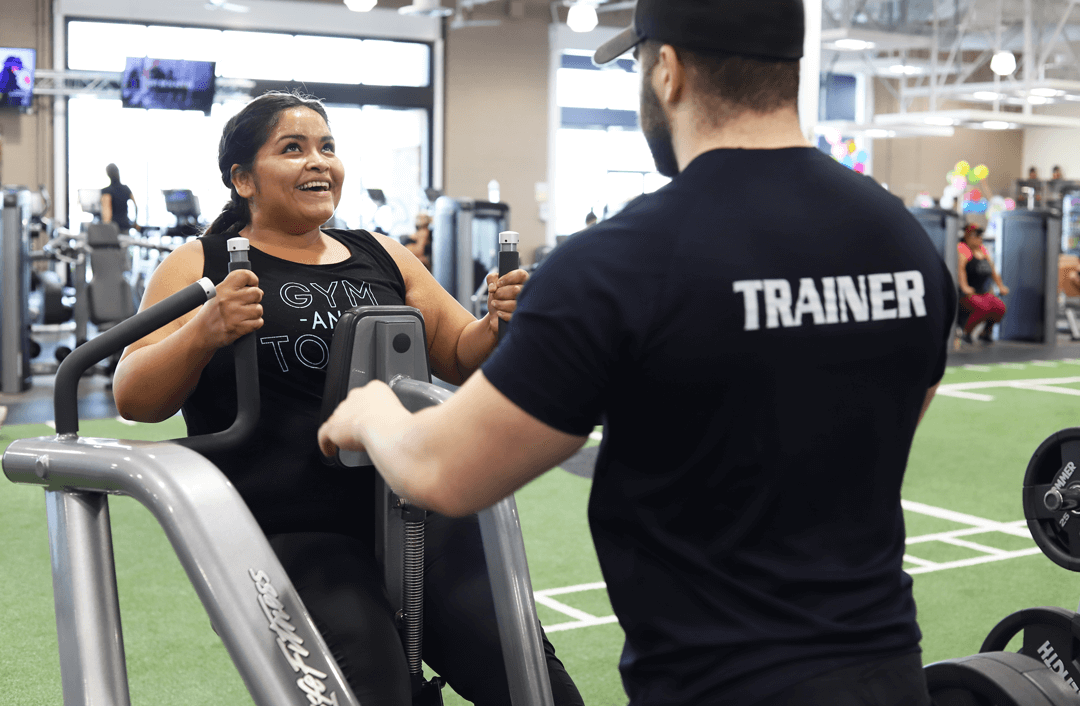 What Do Personal Trainers Do? 5 Reasons to Work With a Professional
